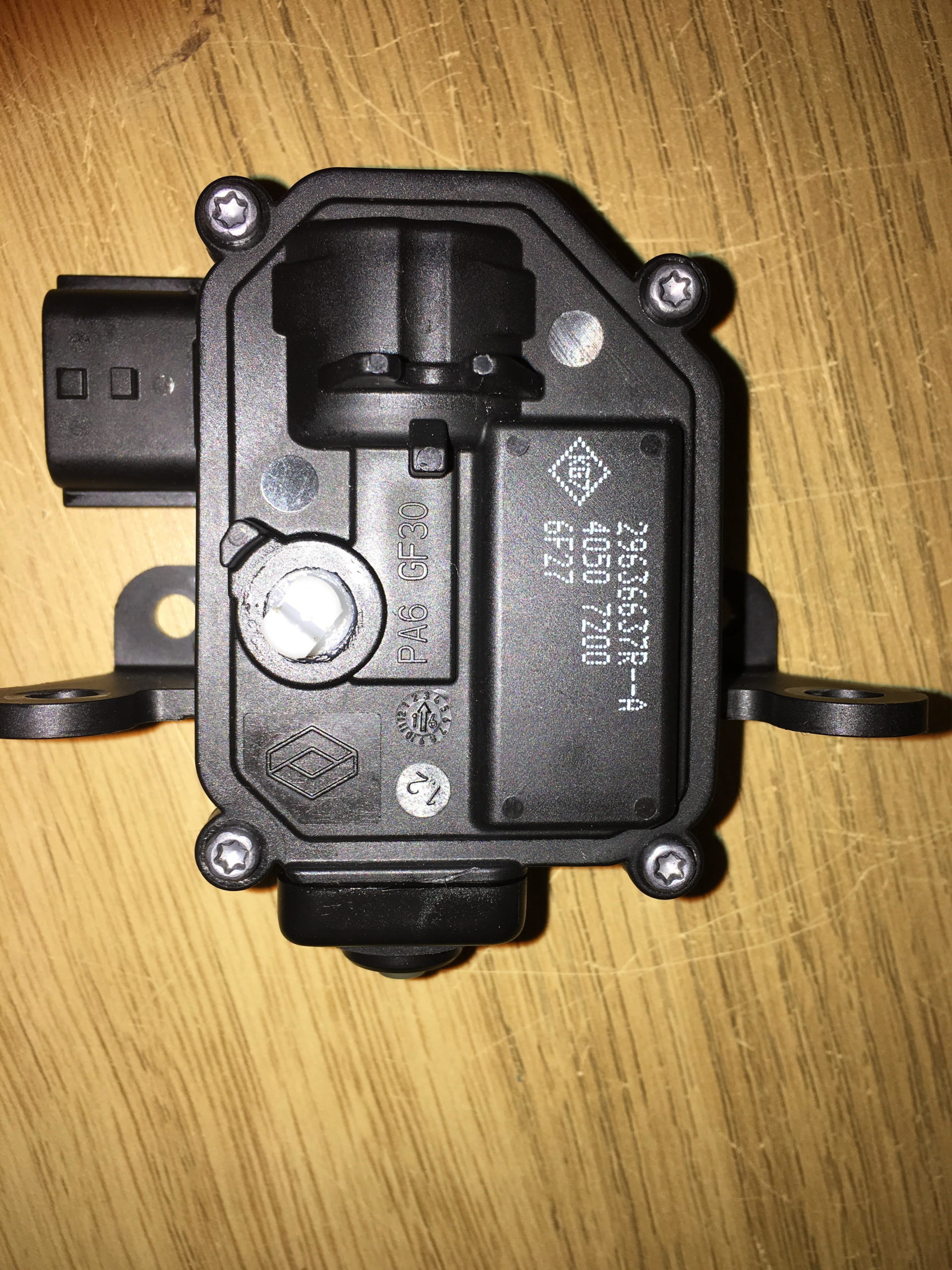 The charge plug locking mechanism – CanZE